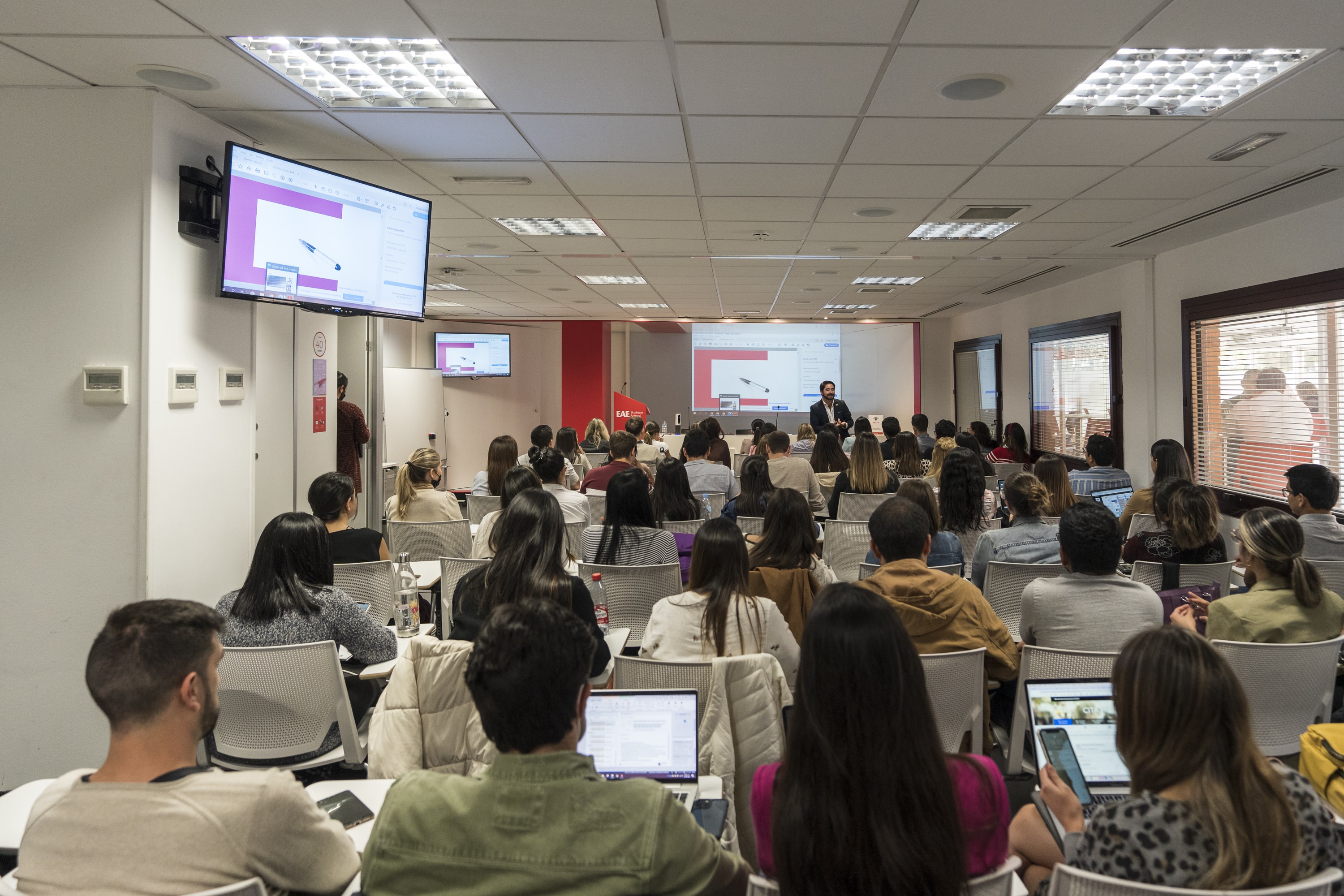 EAE WELCOME MADRID GRADOS | EAE Madrid